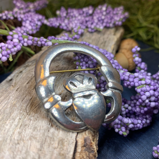 Classic Claddagh Brooch – Celtic Crystal Design Jewelry