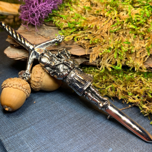 Highland Bagpiper Kilt Pin – Celtic Crystal Design Jewelry