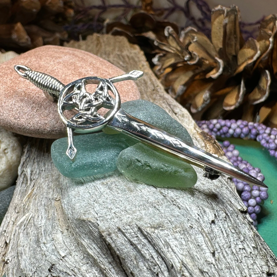 Trinity Knot Sword Kilt Pin – Celtic Crystal Design Jewelry