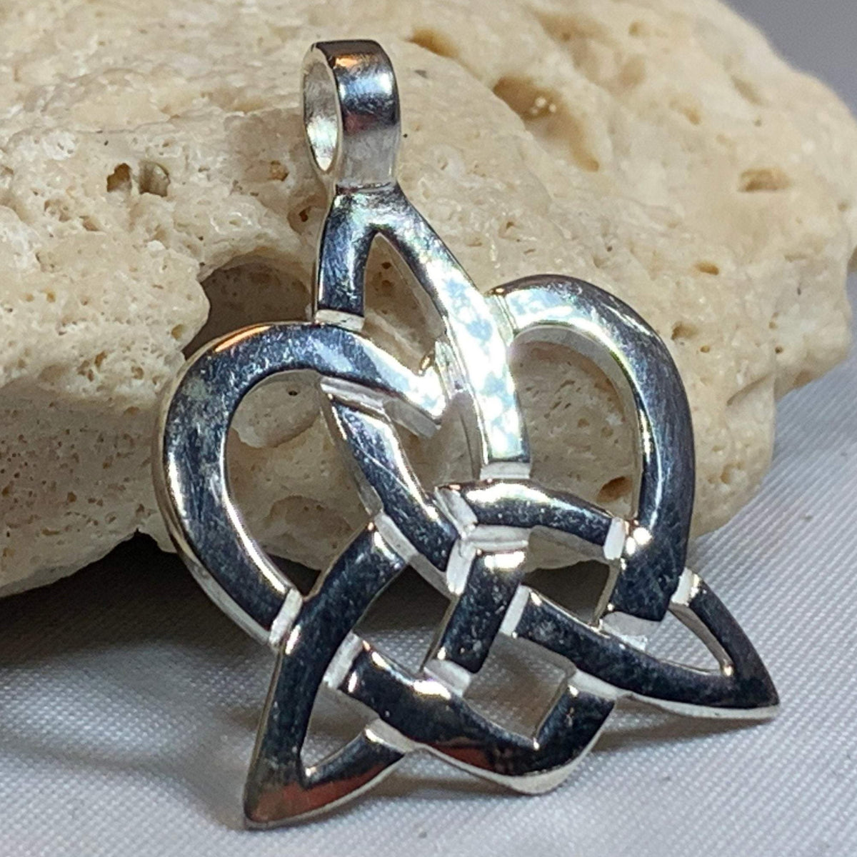Trinity Love Knot Necklace – Celtic Crystal Design Jewelry