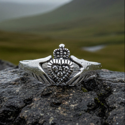 Donegal Claddagh Ring – Celtic Crystal Design Jewelry