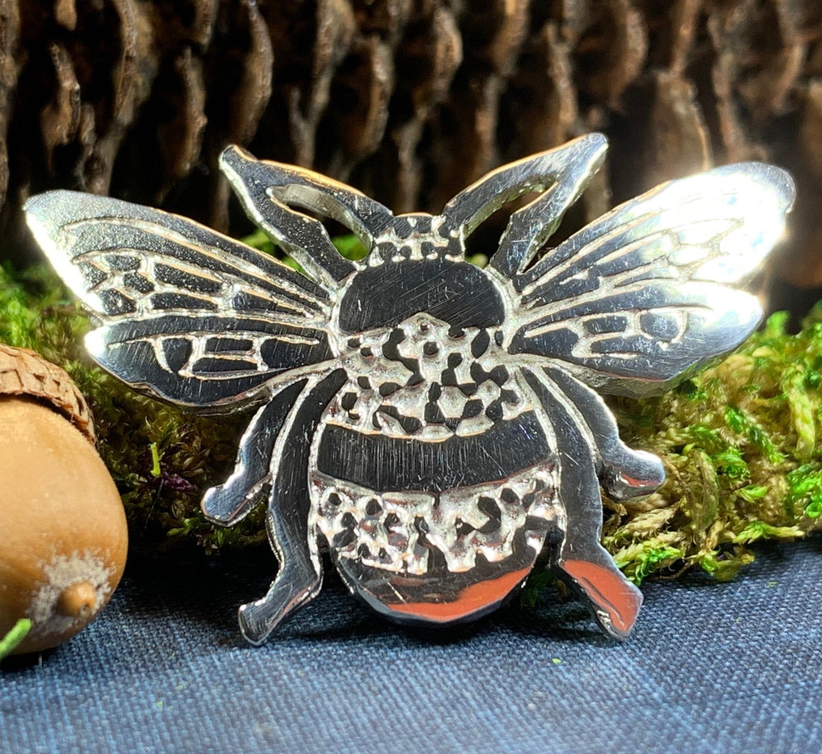 Bonny Bee Booch – Celtic Crystal Design Jewelry