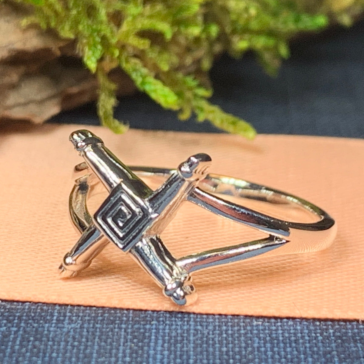 Saint Brigid's Cross Ring – Celtic Crystal Design Jewelry