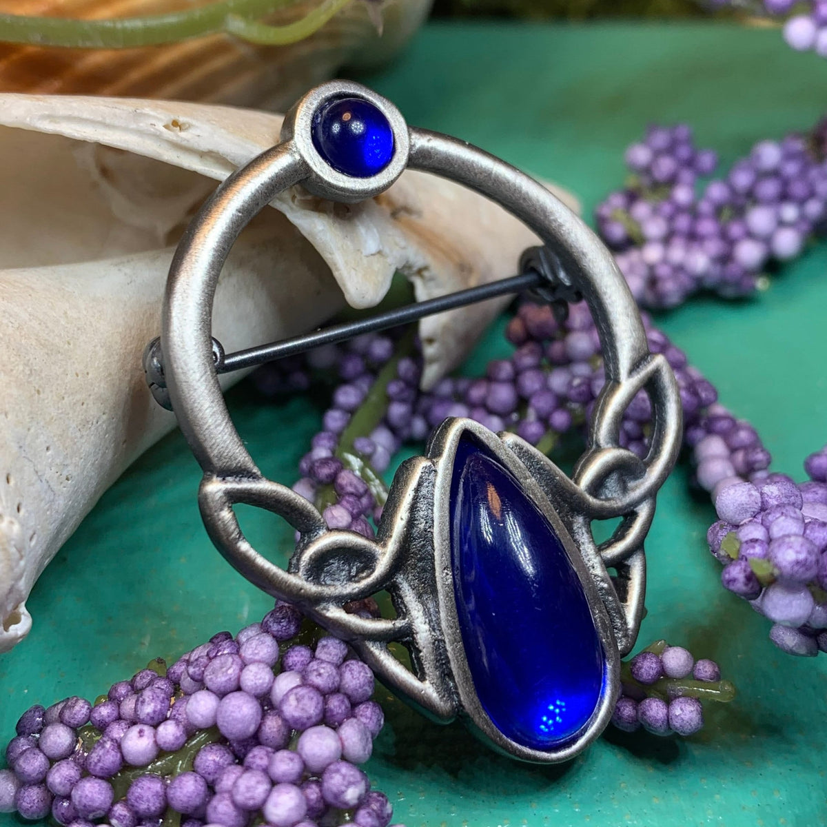 Fiona Celtic Knot Brooch – Celtic Crystal Design Jewelry