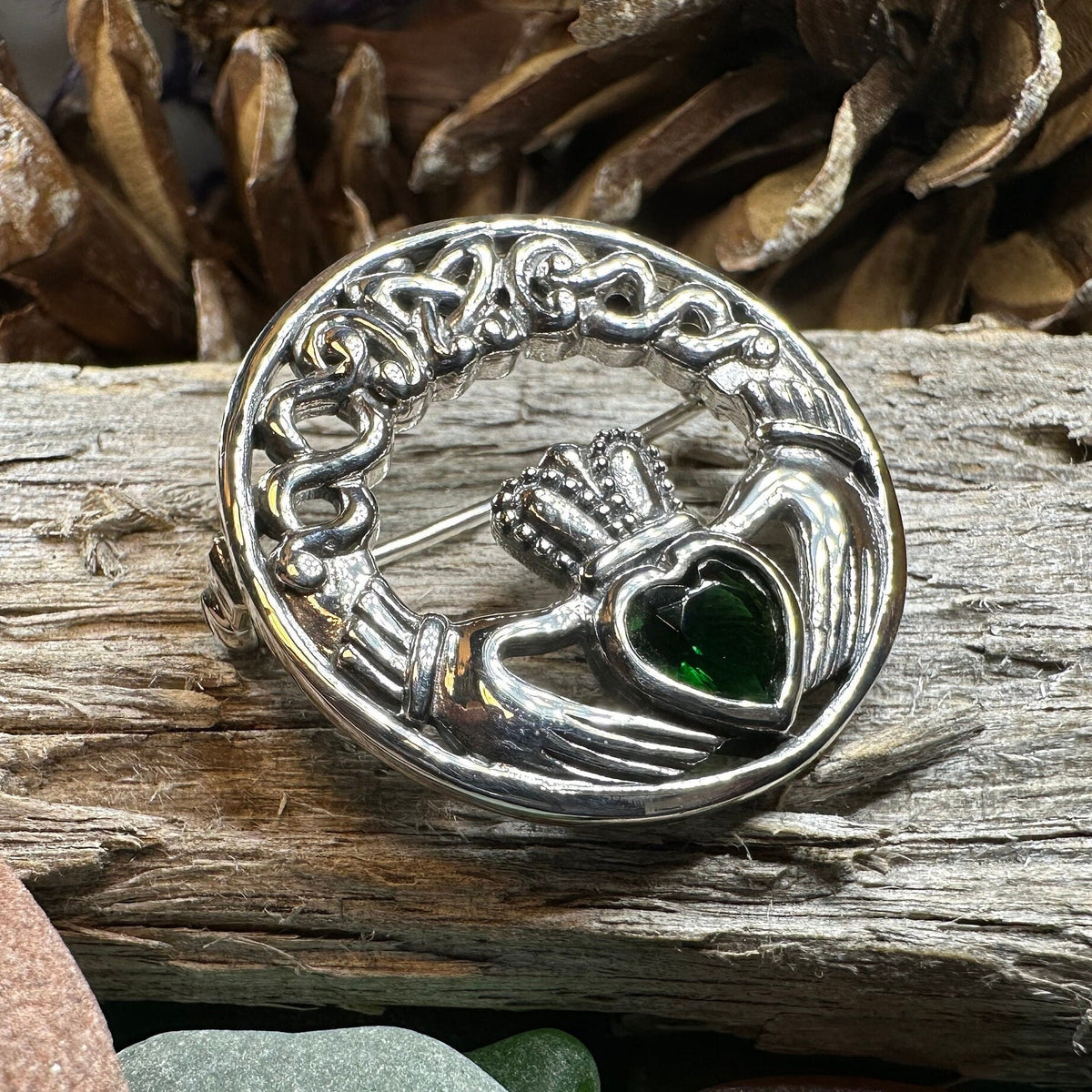 Emerald Claddagh Brooch – Celtic Crystal Design Jewelry