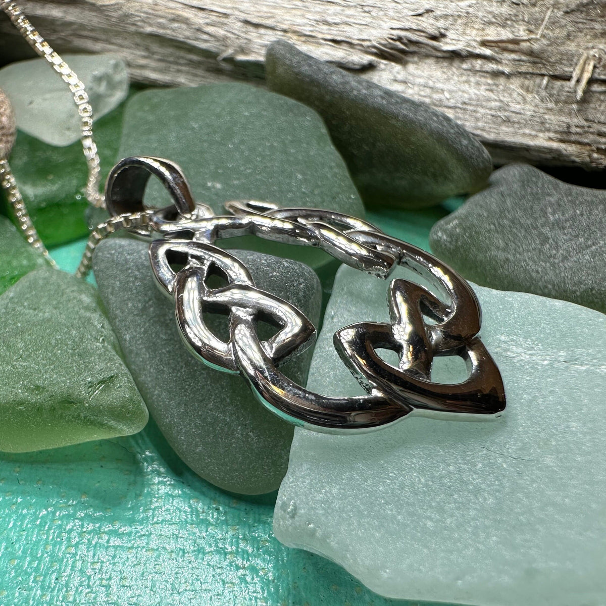 Willow Celtic Knot Necklace – Celtic Crystal Design Jewelry